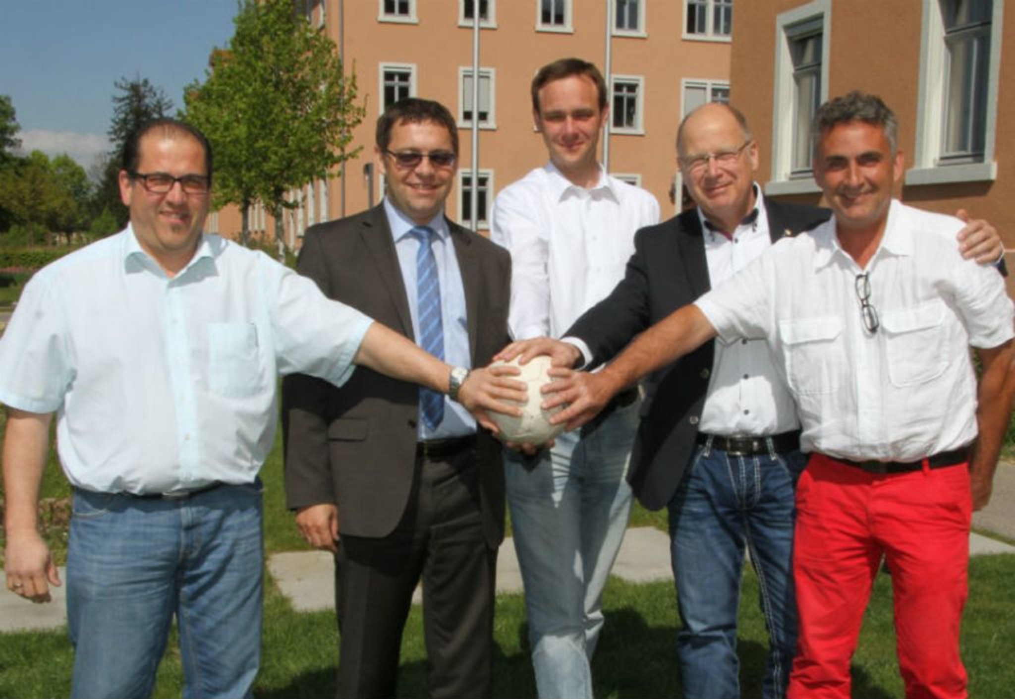 Der WM-Ball kann in Achern wieder rollen - Achern