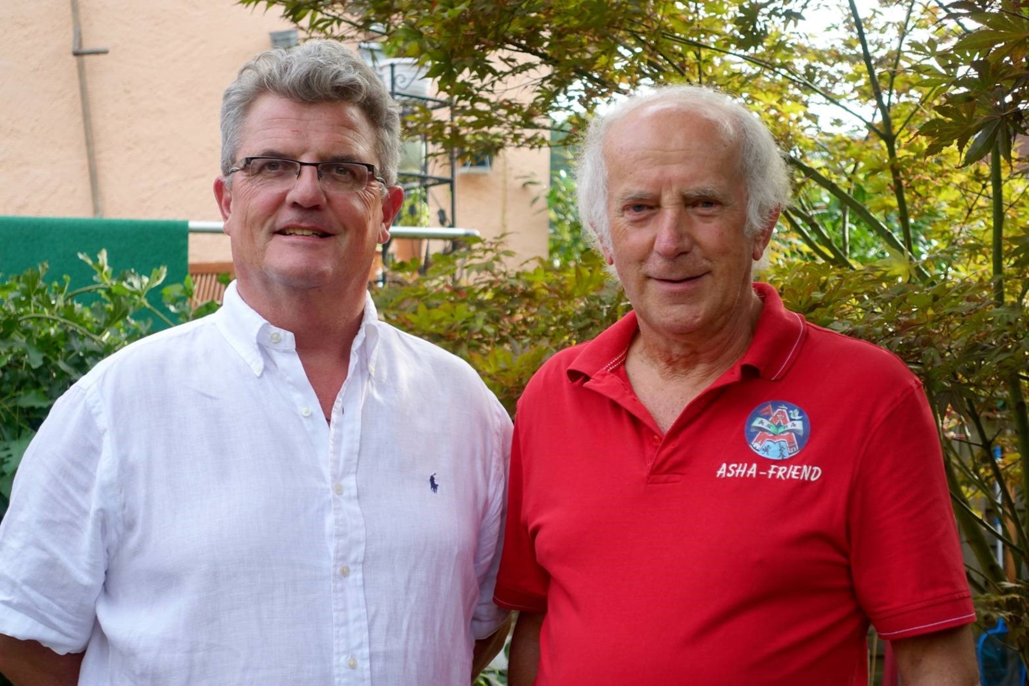 Thomas Zink und Josef Erdrich unterstützen Bogenschützin in Nepal ...