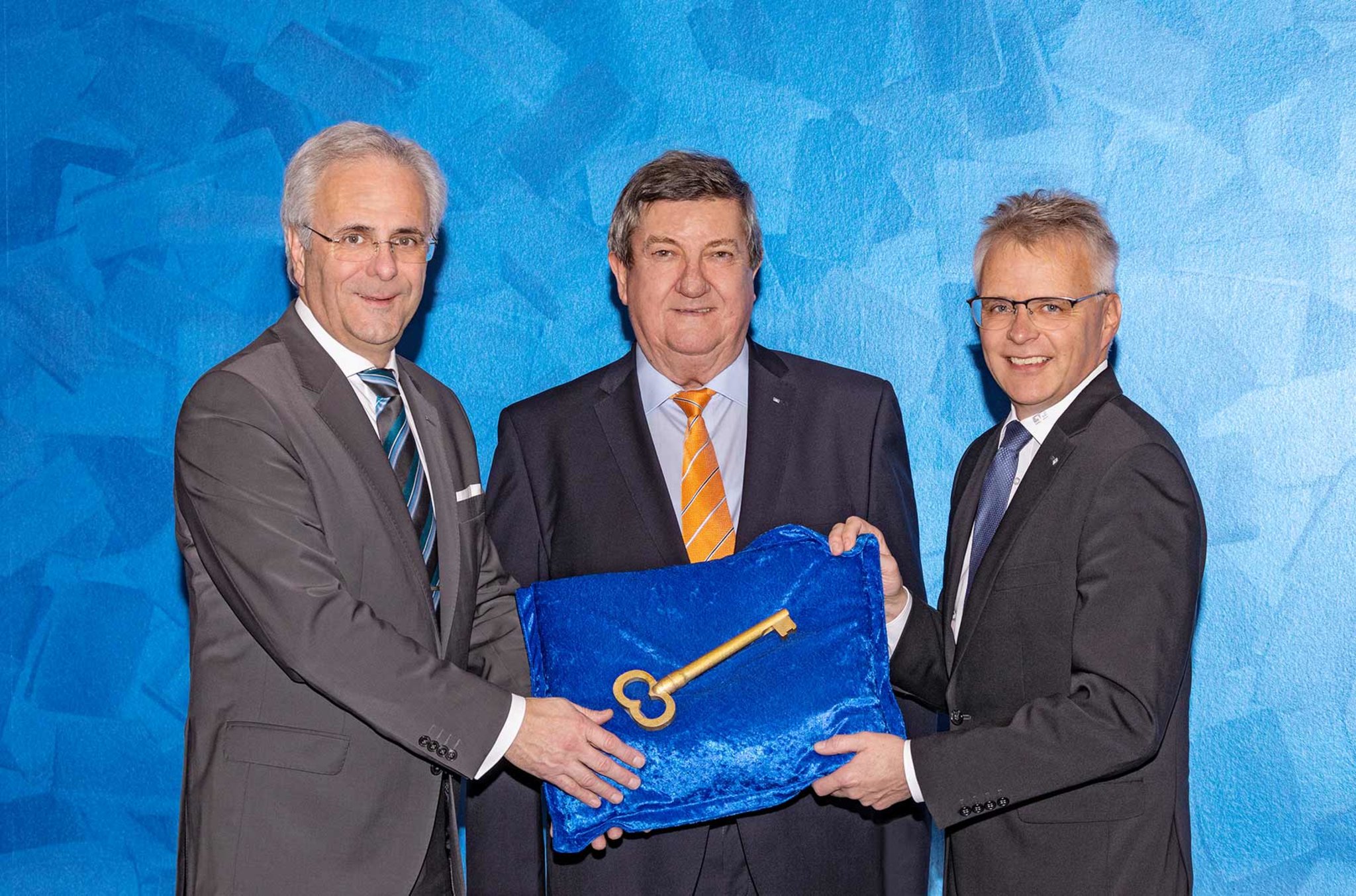 Volksbank Mittlerer Schwarzwald eG: Manfred Kuner übergibt an Martin ...