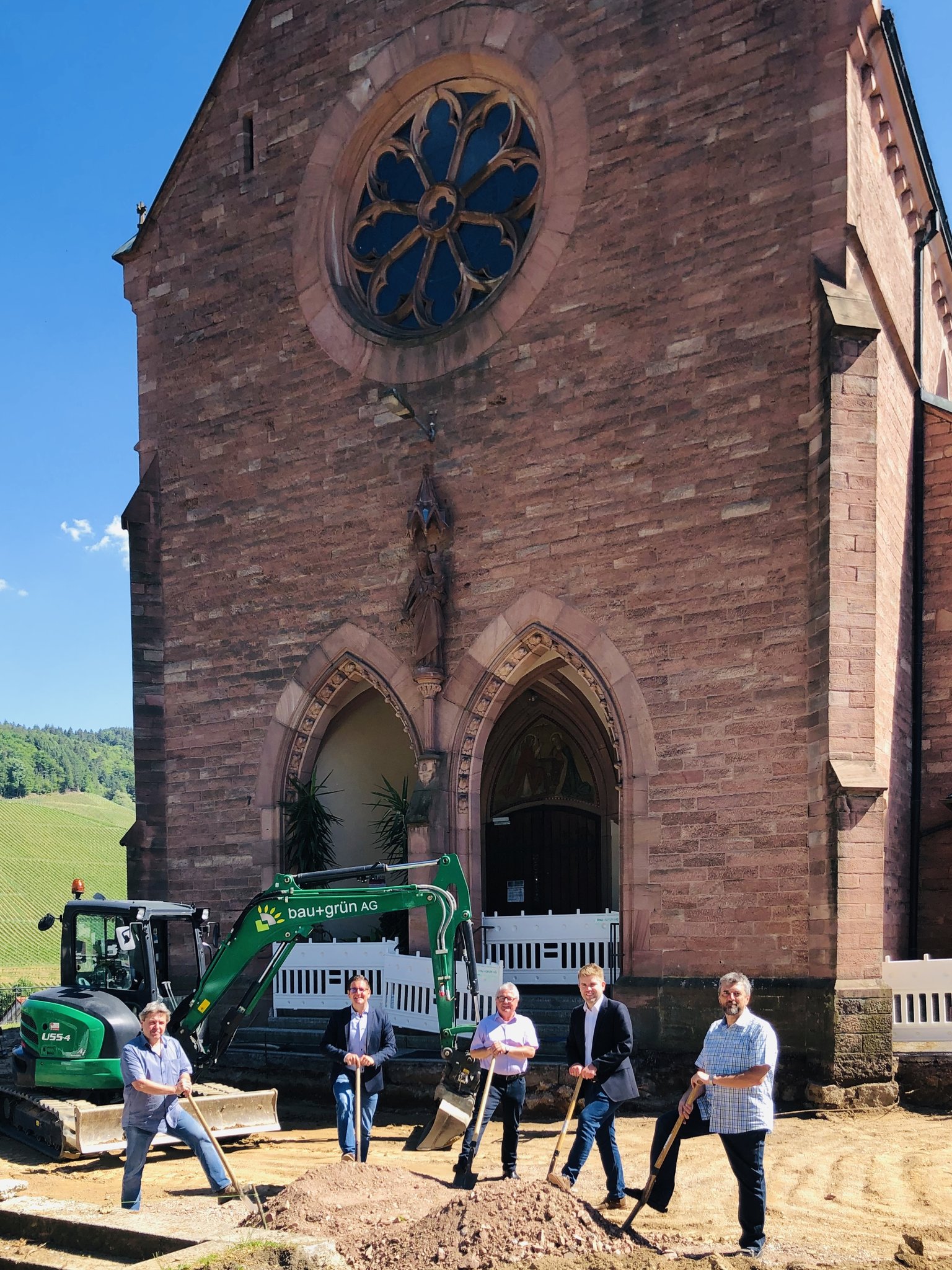 Symbolischer Spatenstich für Projekt in Waldulm: Der Kirchplatz erhält ...