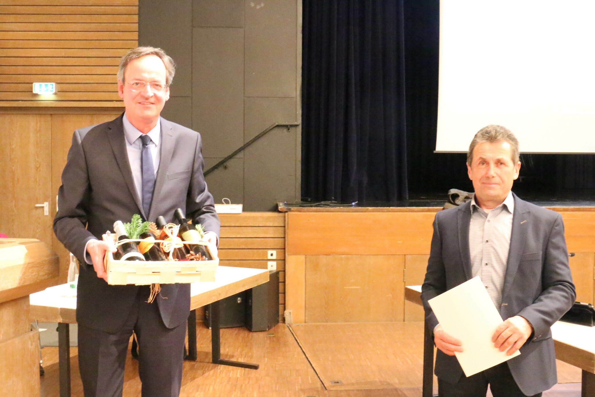 Auszeichnung für Engagement: Karl Gieringer erhält Verdienstabzeichen ...