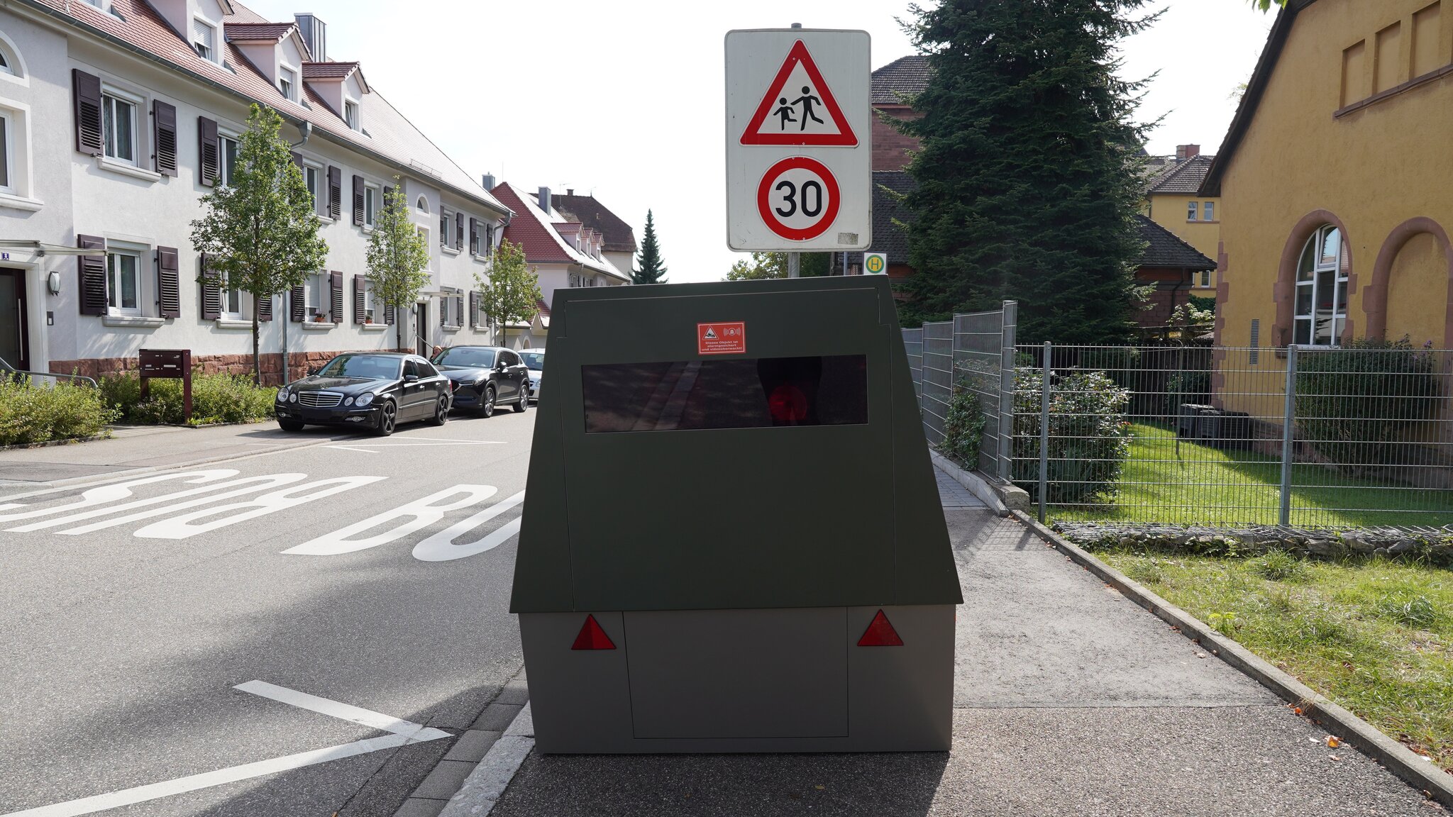 Mobiler Blitz-Anhänger: Flexible Möglichkeiten zur Tempoüberwachung - Lahr