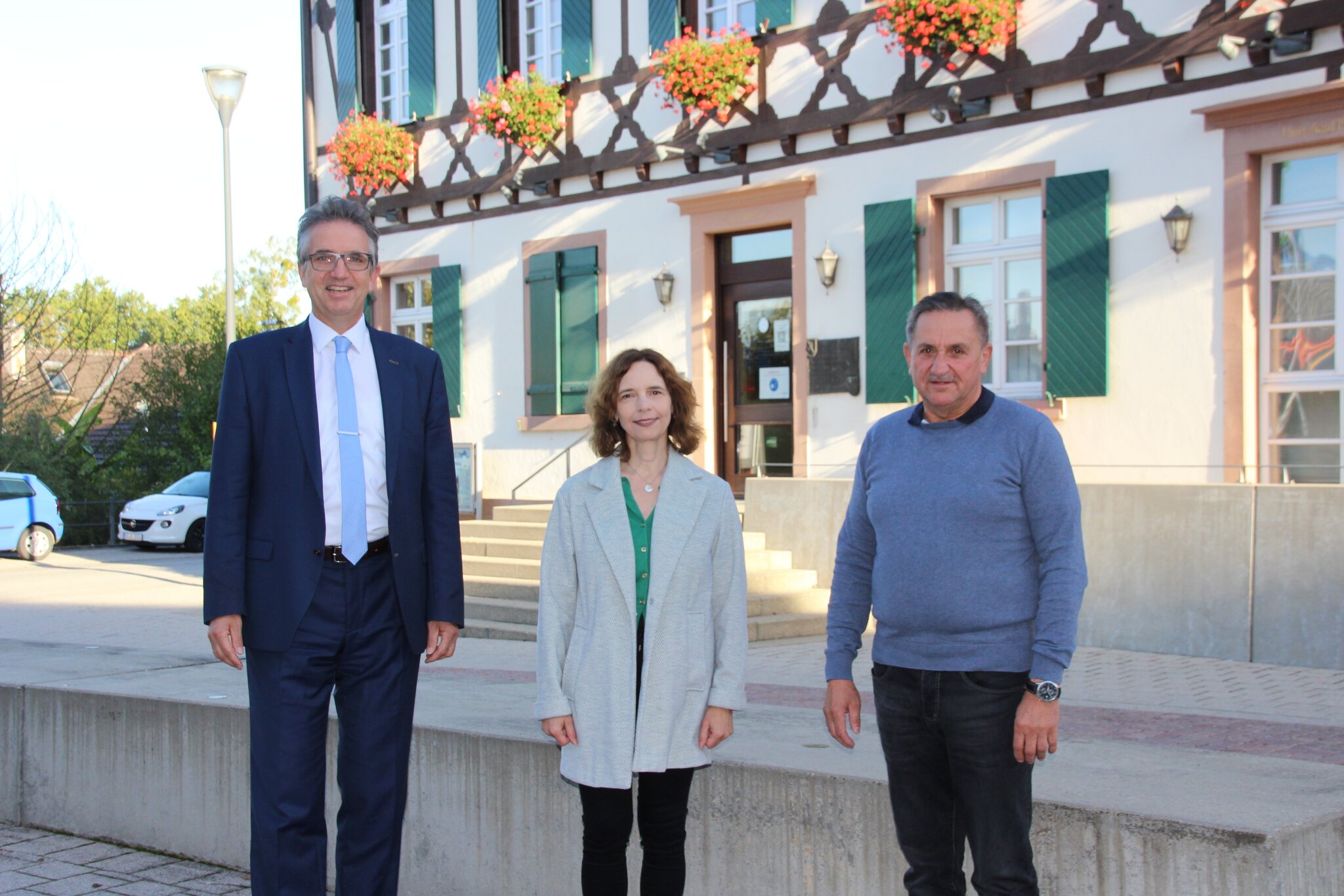 Julia Hangs übernimmt von Roland Mündel: Wechsel beim Rheinauer Bauamt ...
