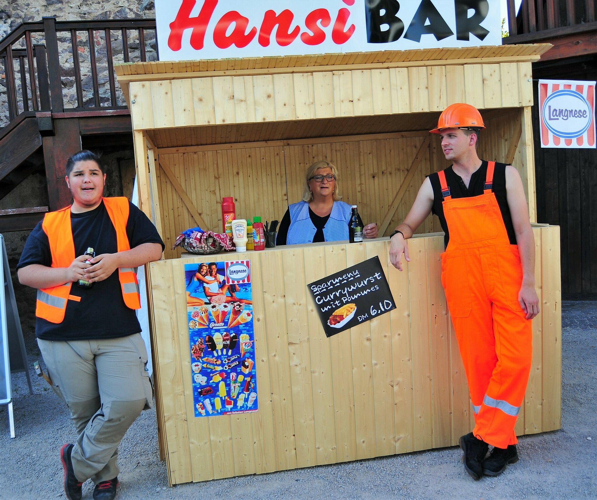 Es gibt „Currywurst und Pommes“: Premiere im Garten des „freche hus ...