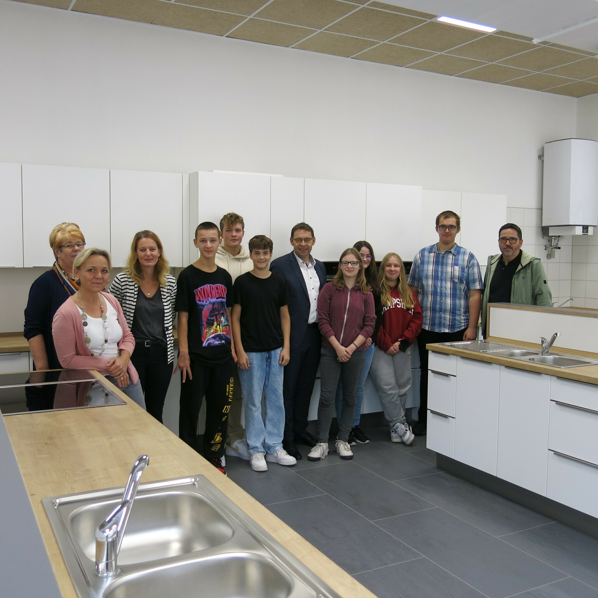 Robert-Schuman-Realschule: Neue Lehrküche begeistert Lehrer und Schüler ...