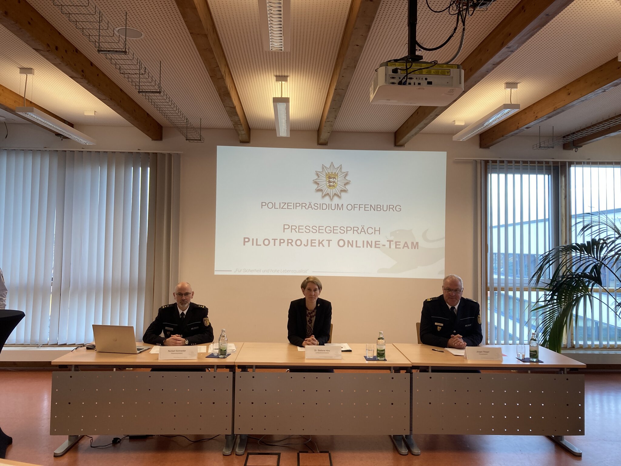 Pilotprojekt beim Polizeipräsidium Offenburg: Online-Team am Start ...