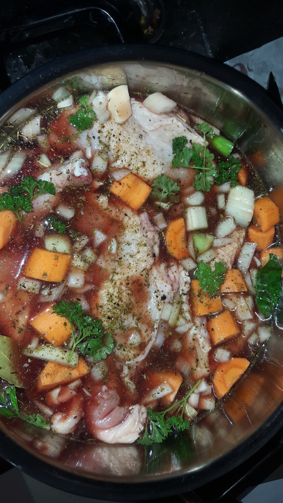 Deckelelupfer: Coq au vin – regional lecker mit Spätburgunder - Ortenau