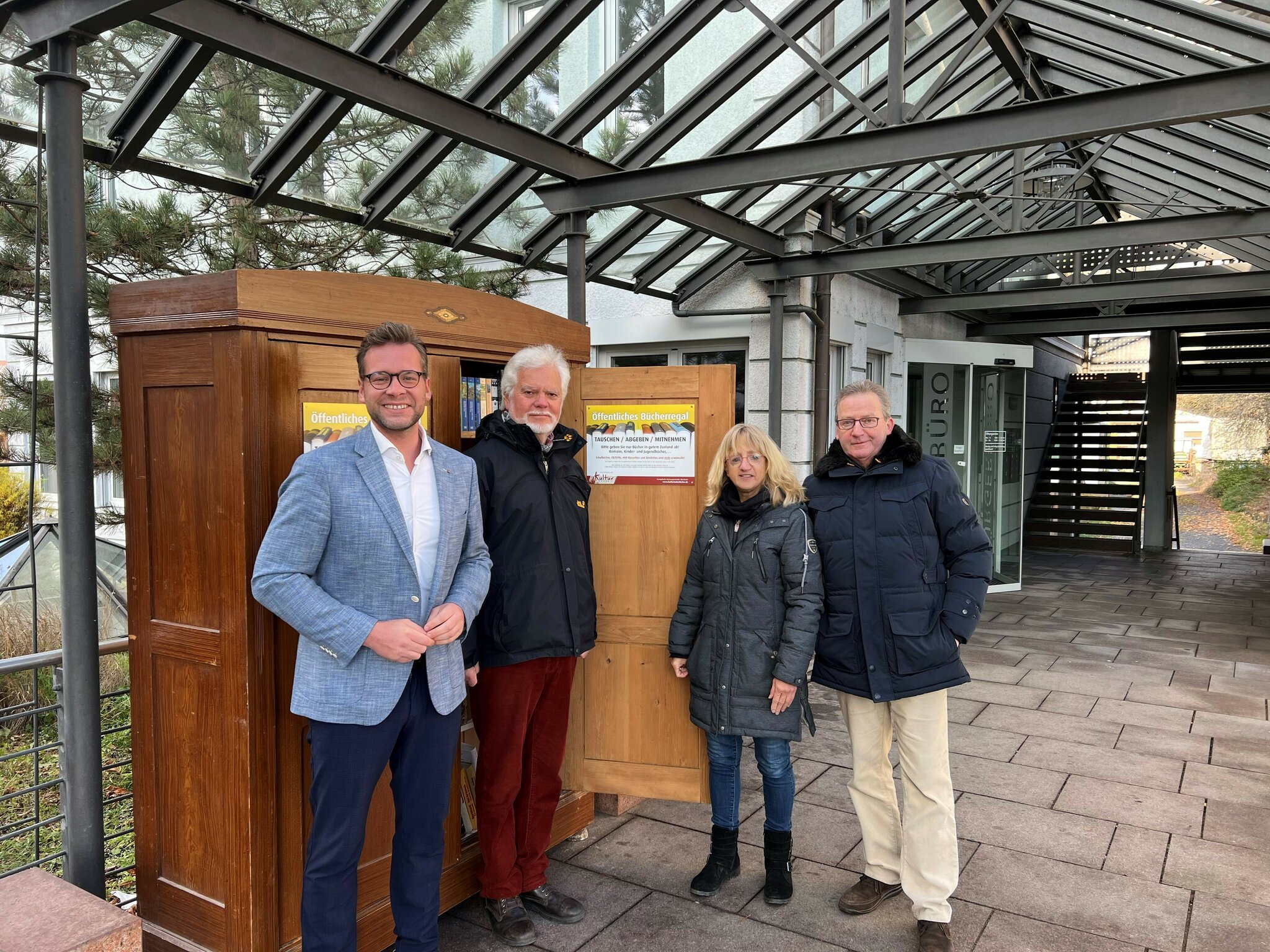 Bücherschrank am Rathaus: Spannender Lesestoff jederzeit zugänglich ...