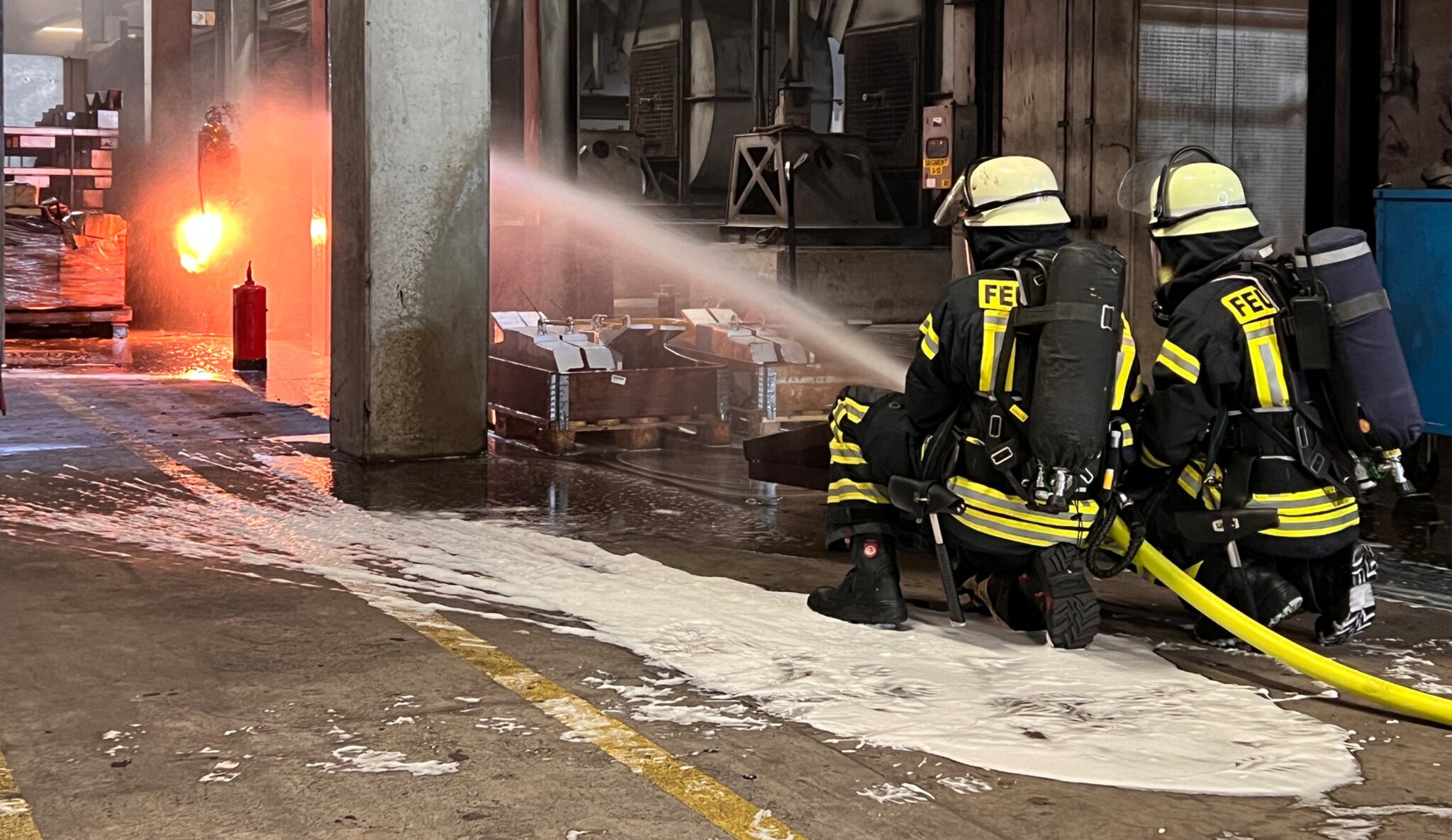 Feuer in Industriehalle: Gasbrand im Hafengebiet - Kehl