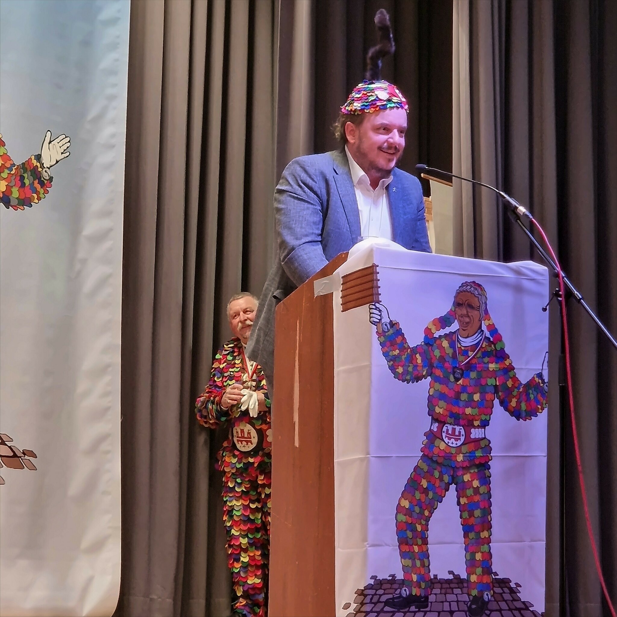 Närrische Auszeichnung: Michael Mack erhält Ehrenmütze der Fasnetrufer ...