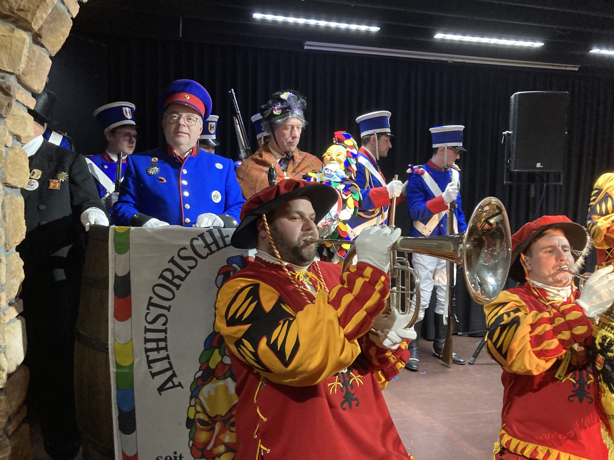 Närrischer Morgen bei den Althistorischen: "Pop-Uple" heißt's ...