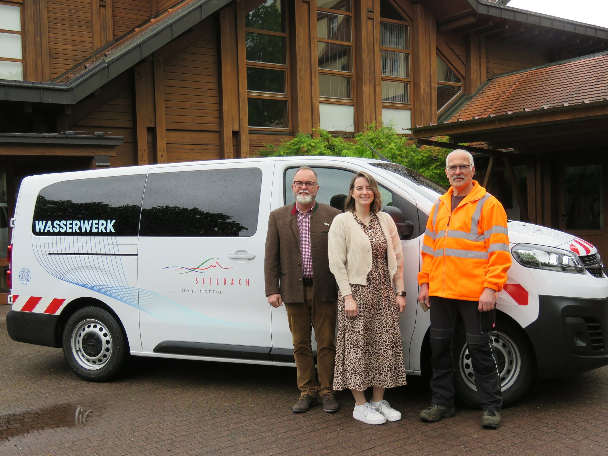 Gemeinde setzt auf E-Mobilität: Neues Fahrzeug für das Wasserwerk ...