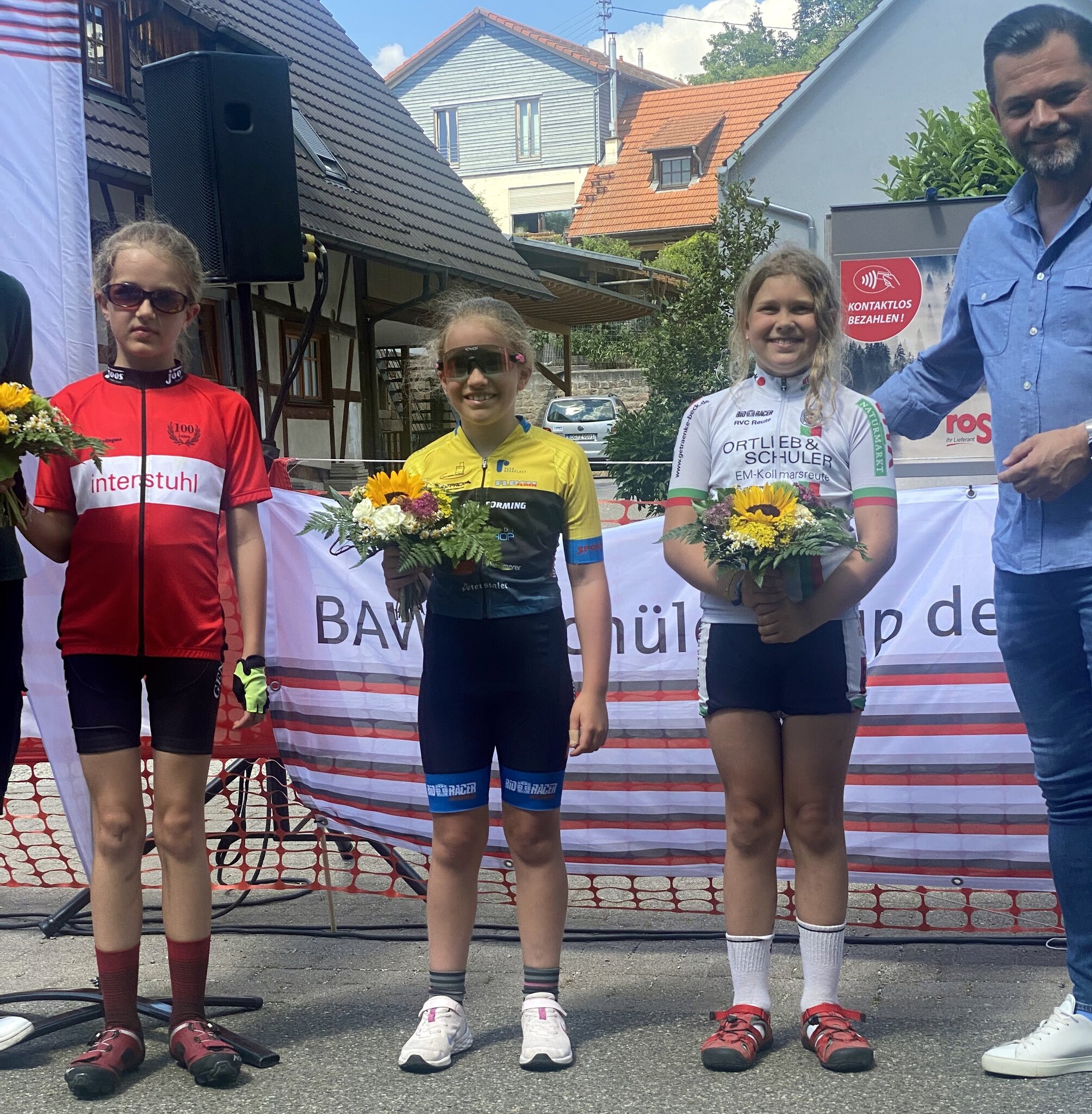 "Rund um den Kirchberg": Anna Hoferer dominiert in Oberhausen ...