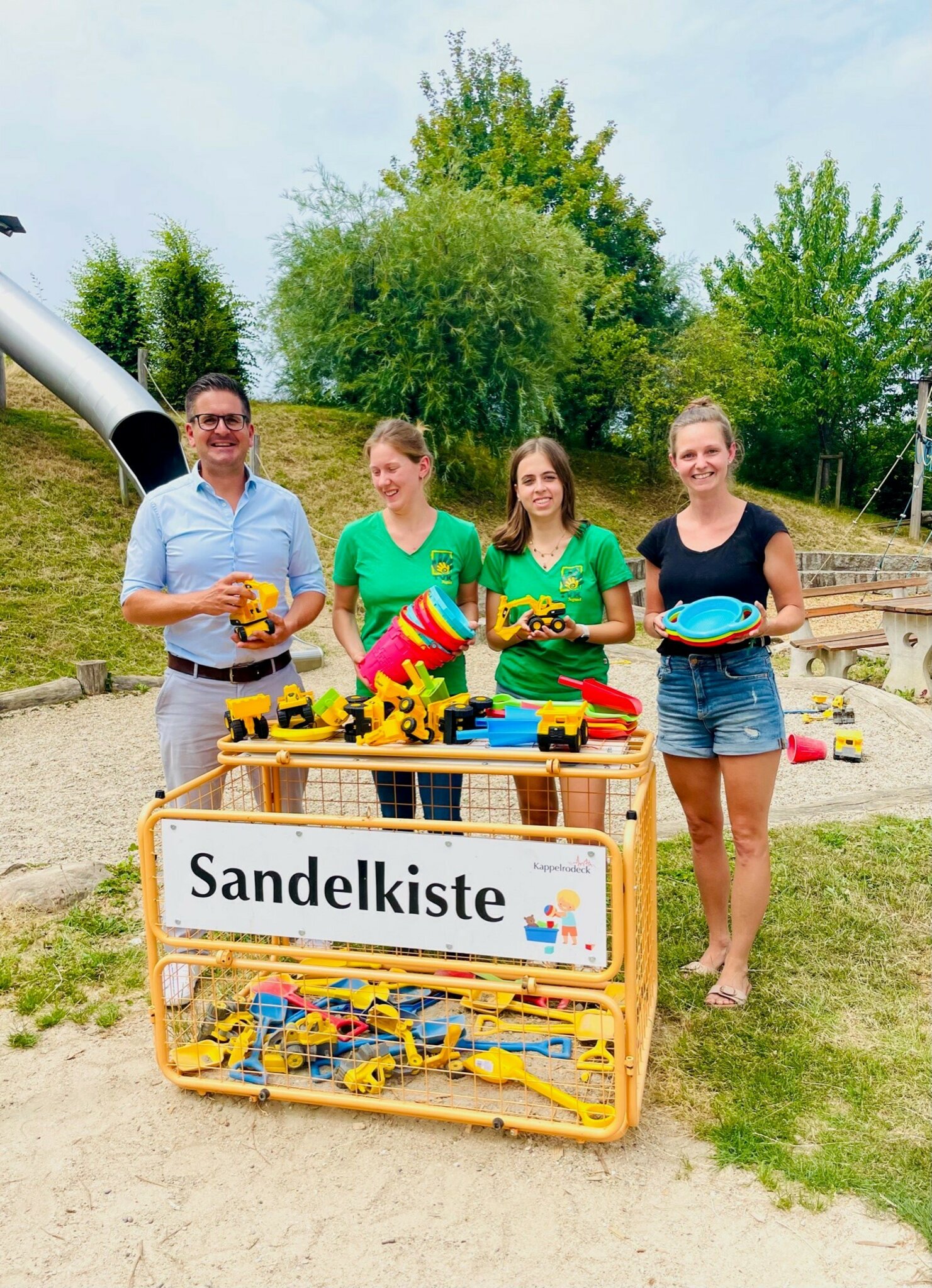 TV Kappelrodeck: Spielsachen für öffentliche Sandelkiste gespendet ...