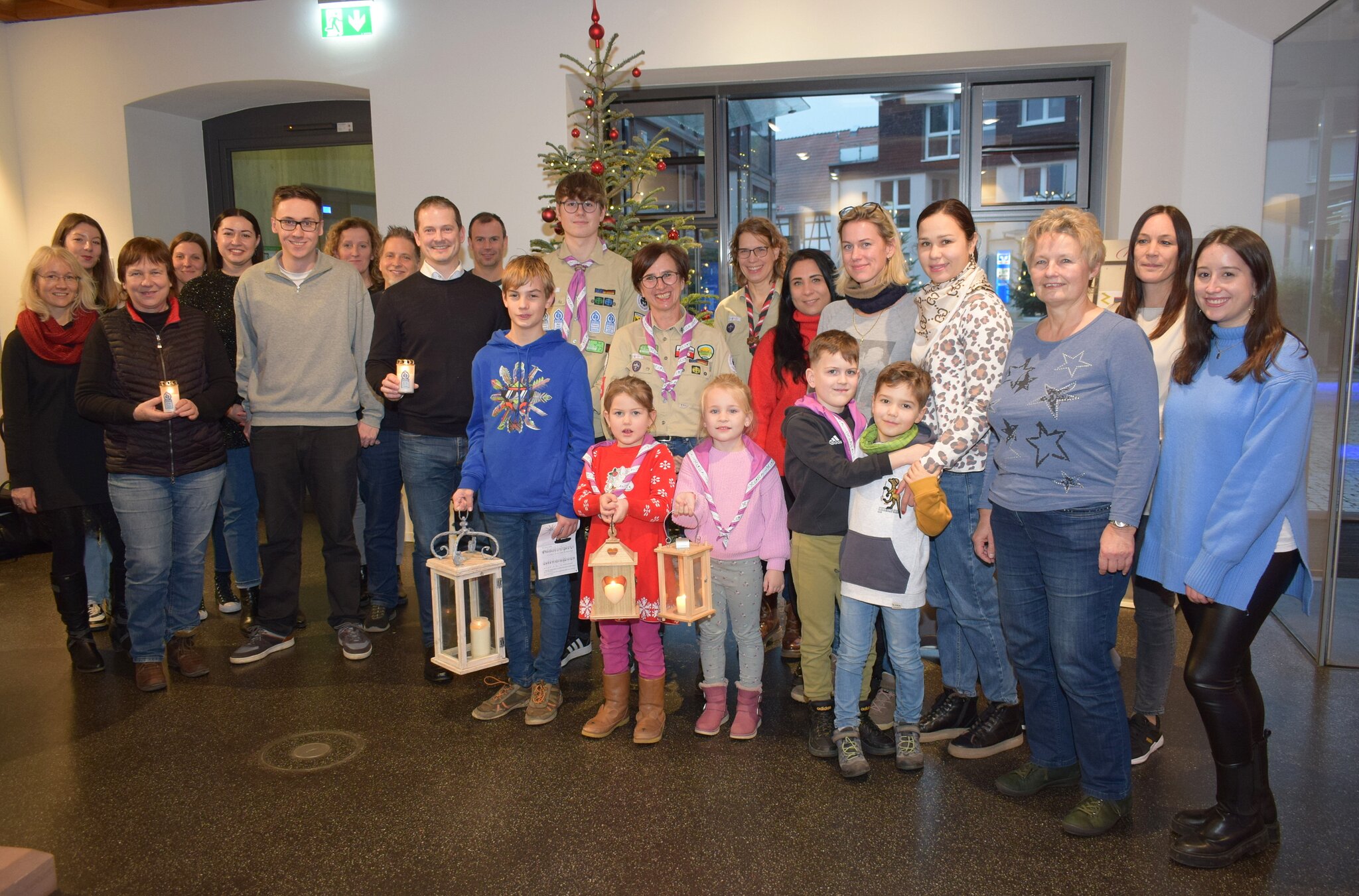 Aktion der Pfadfinder: Friedenslicht erreicht Willstätts Rathaus ...