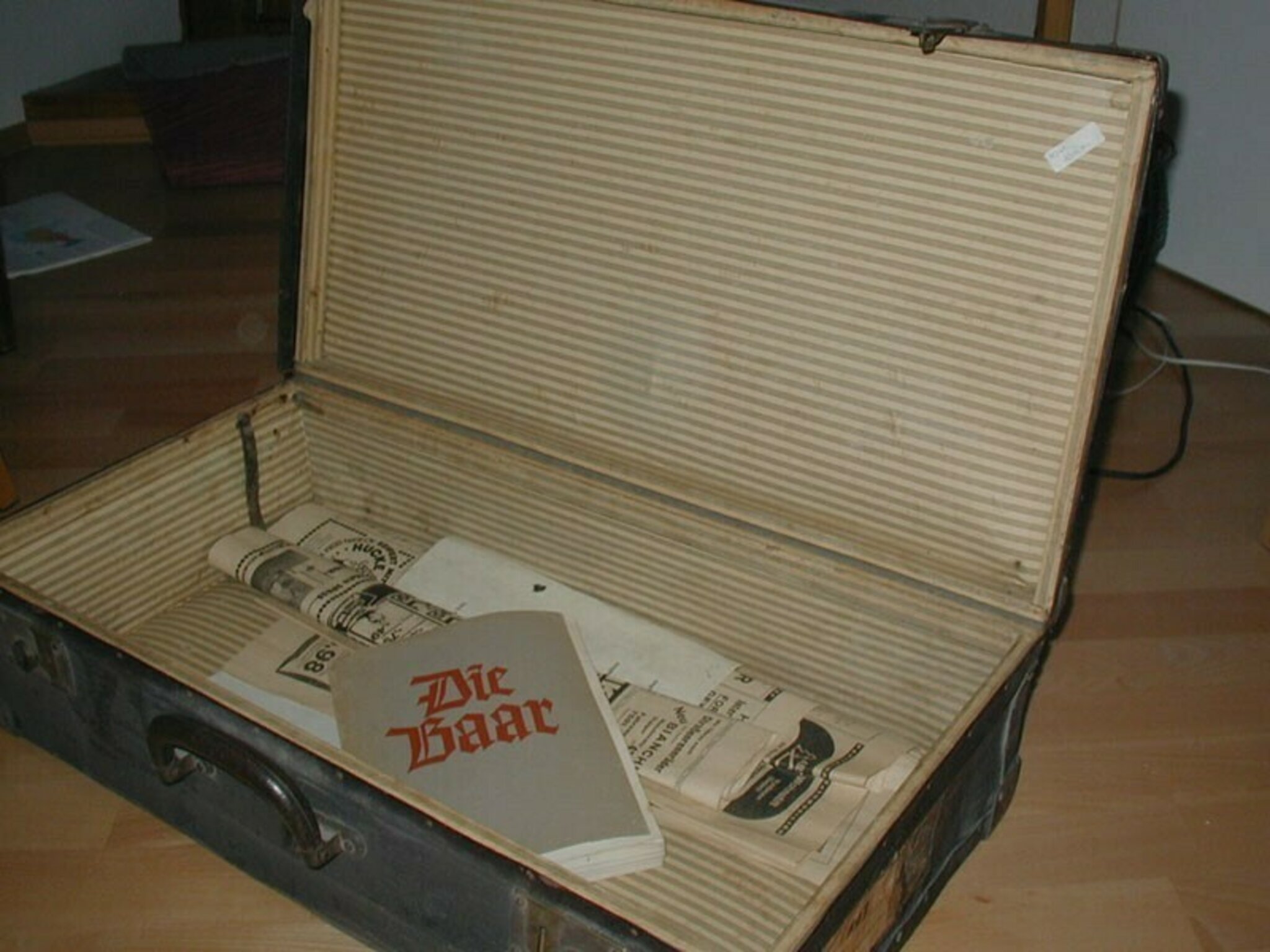 Childhood Memories Packed in a Traveling Suitcase - Wood Wonderer