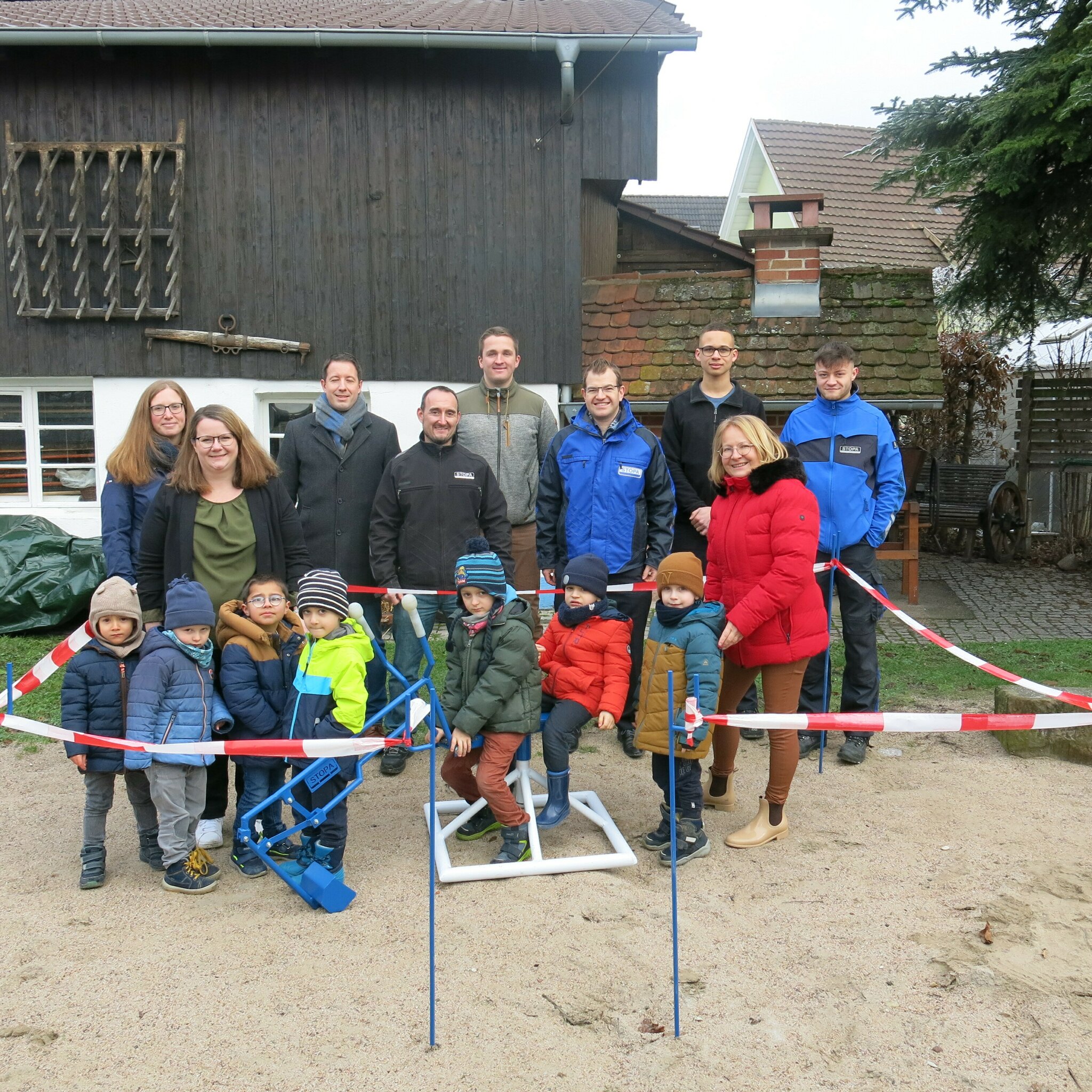 Sandbagger für Kita St. Josef: Kinderaugen strahlen um die Wette - Achern