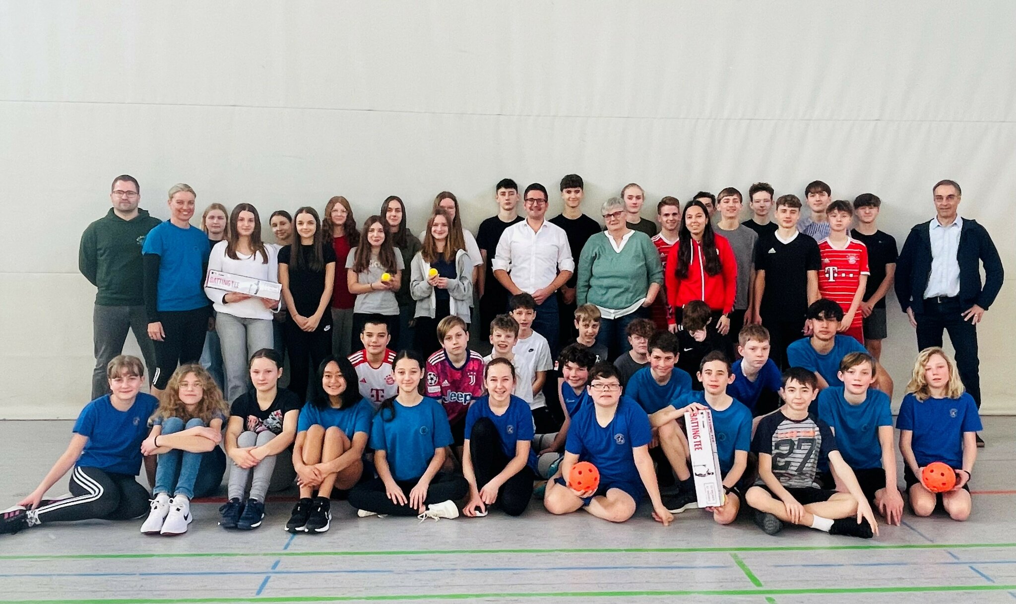 Trophäe für fleißige Schüler: Sonderpreis bei Silvesterlauf errungen ...