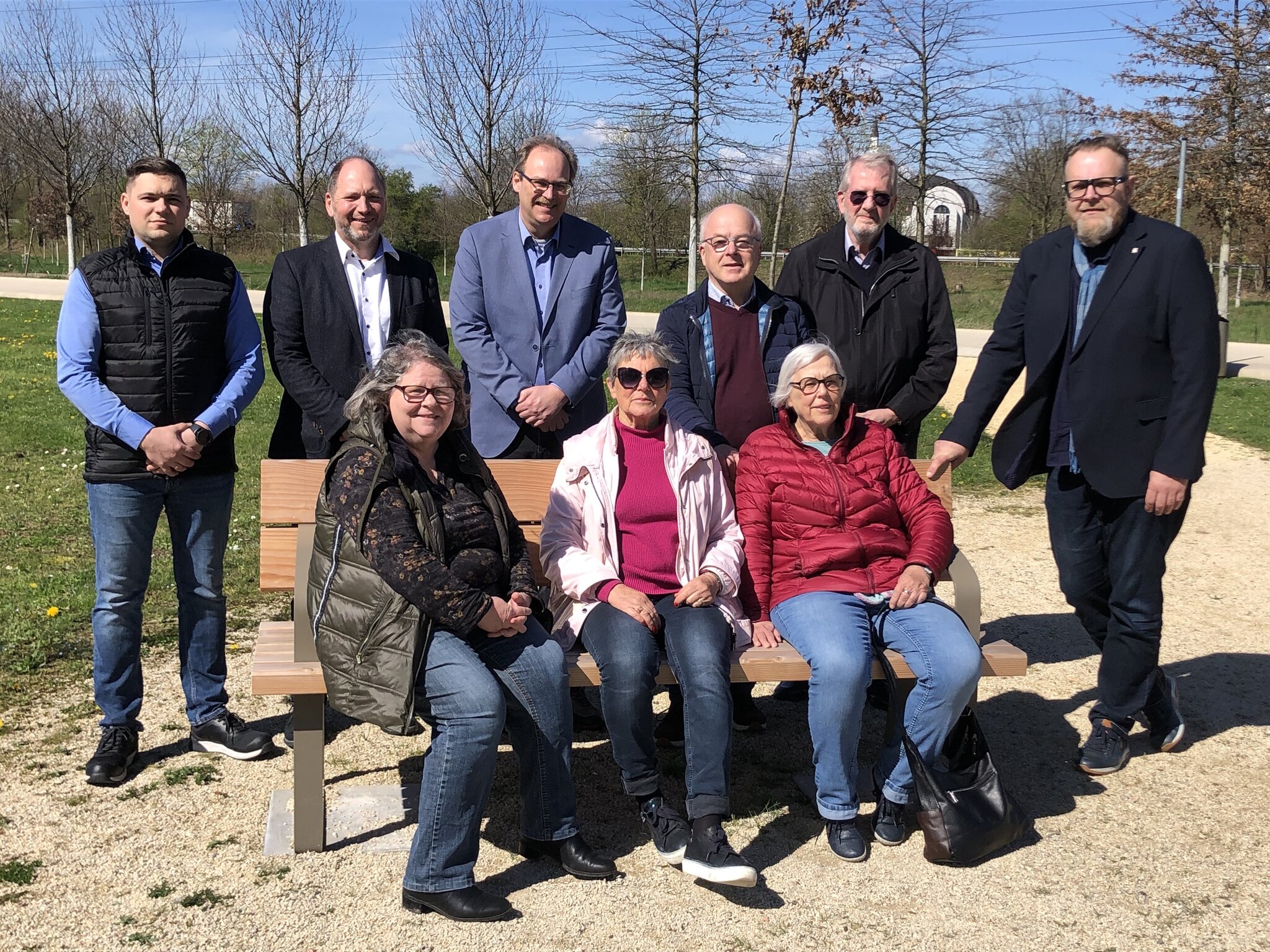 Neue Sitzbänke rund um Stegmattensee: Seniorengerecht den Park genießen ...