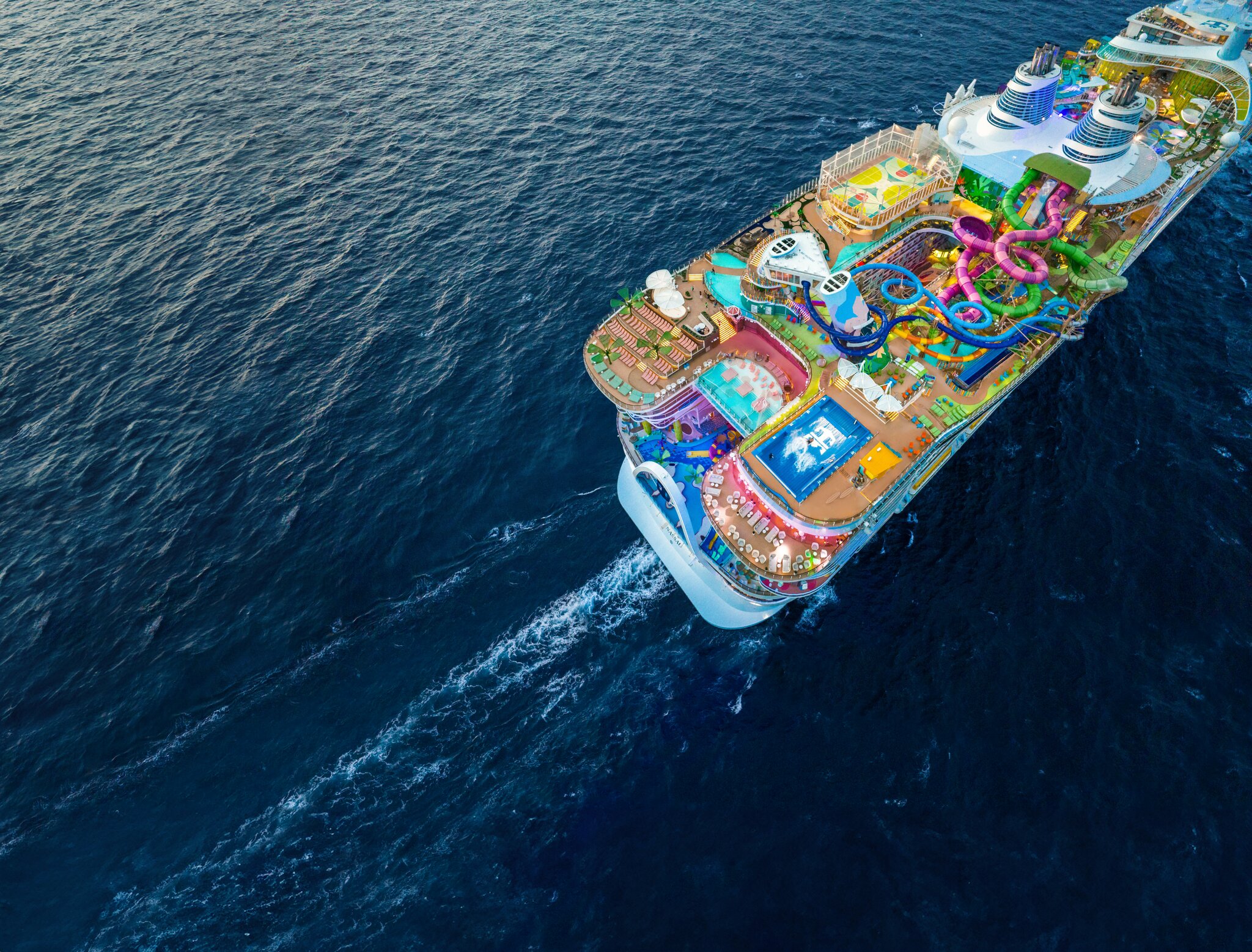 150 Maschinen an Bord: Größtes Kreuzfahrtschiff der Welt spült mit ...