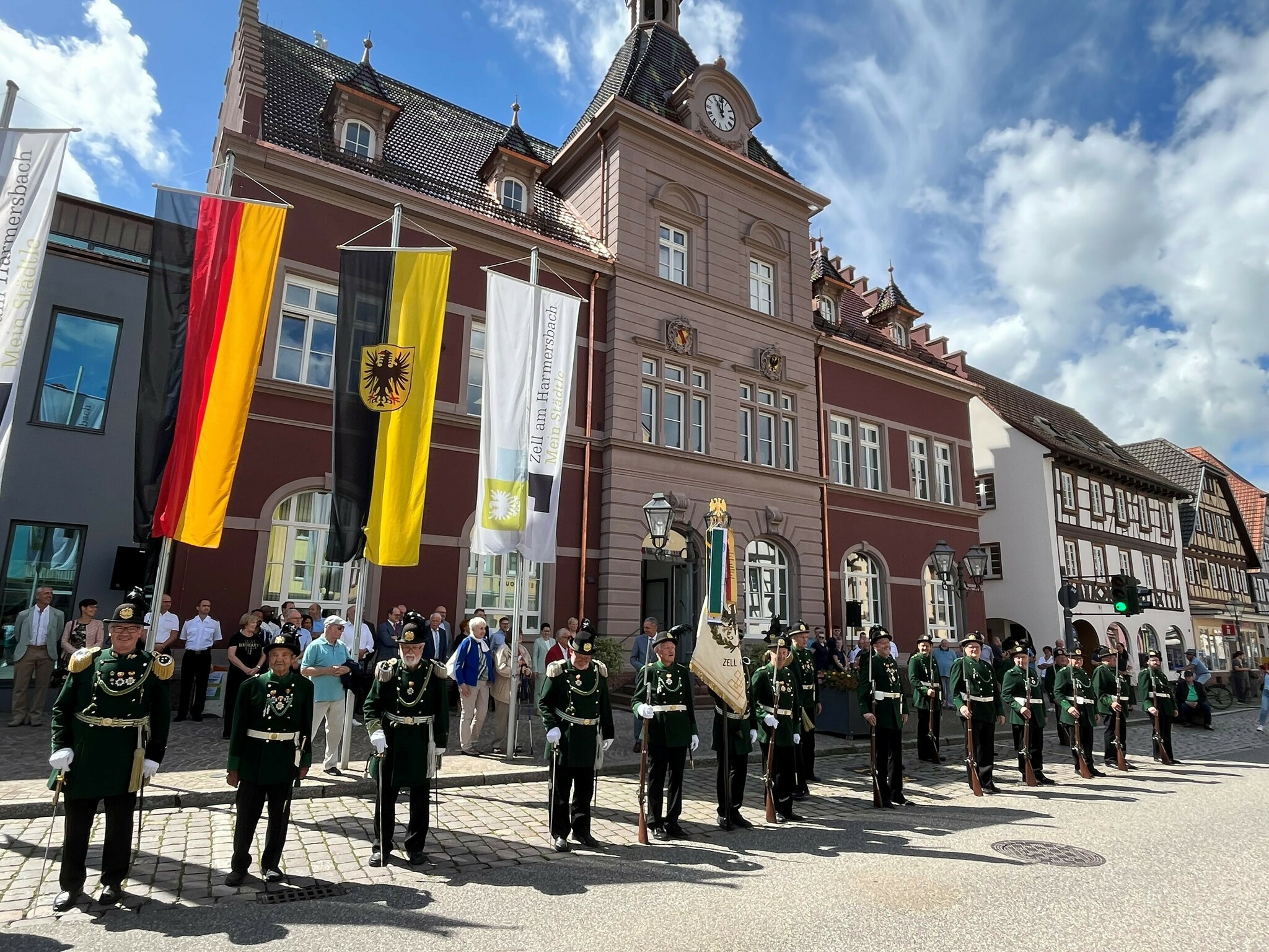 Rathaus in Zell eingeweiht: Kompliment, schön ist es geworden! - Zell a. H.
