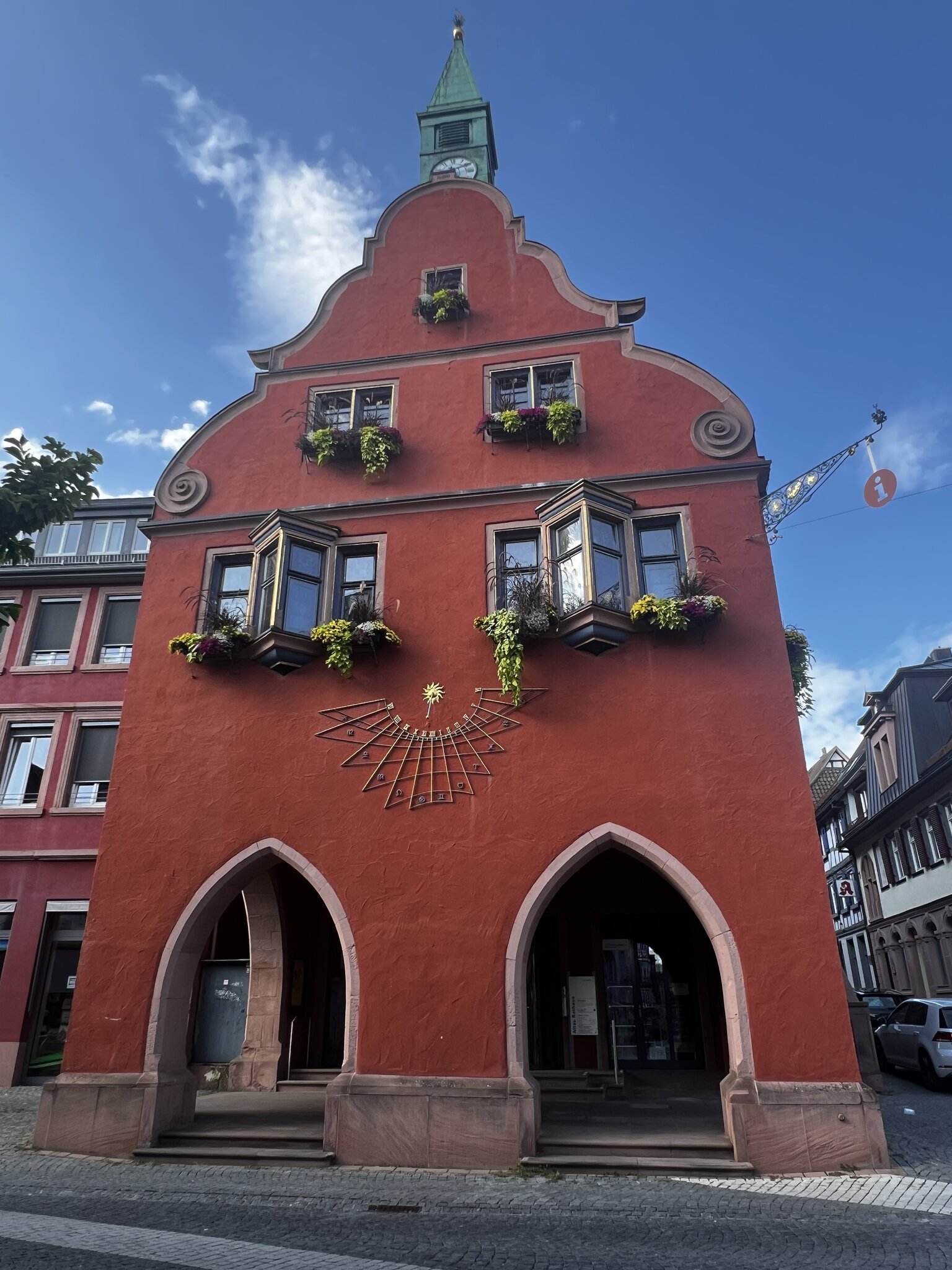 Lokale Wahrzeichen: Altes Rathaus Lahr als Zentrum des ...