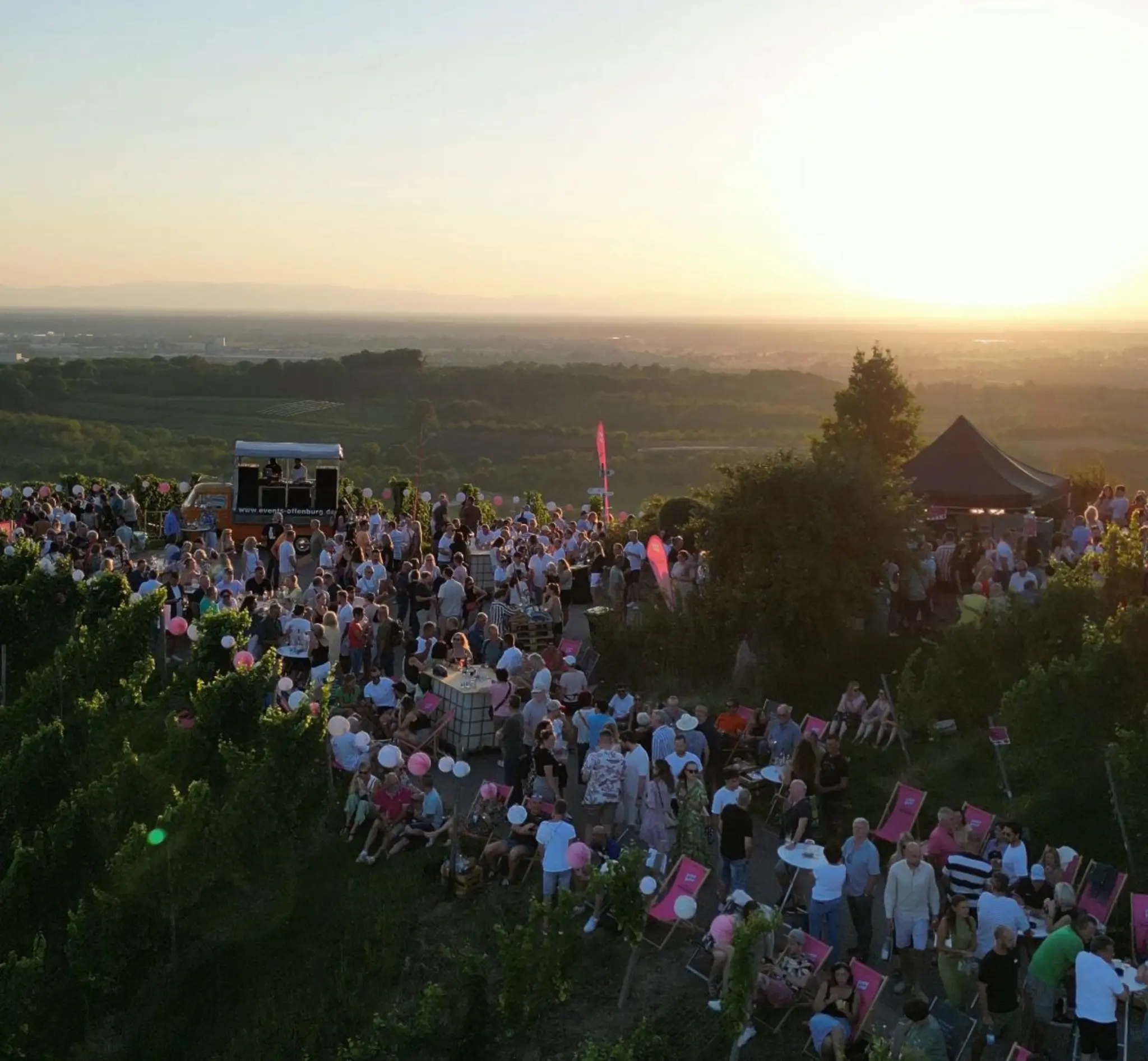 Durbacher Pop-Up Event: 2.000 Gäste feiern am Durbacher „Köpfle“ - Durbach