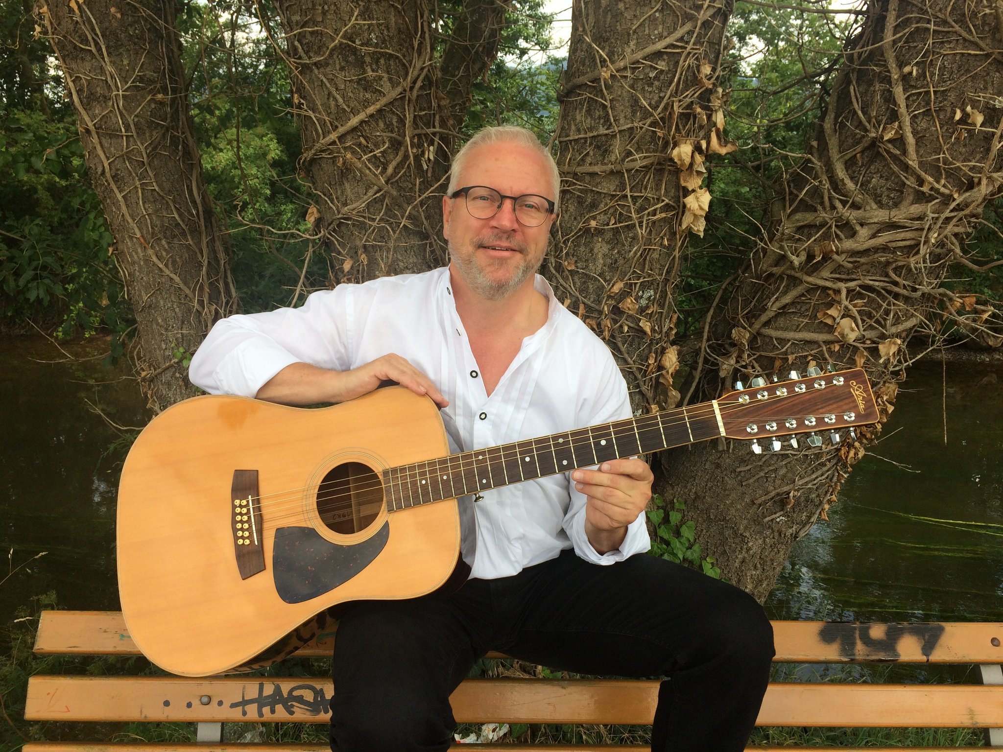 Peter Rusmich, Gitarre. 19.00 Uhr. Zum Elfer (OFV-Gaststätte) Offenburg