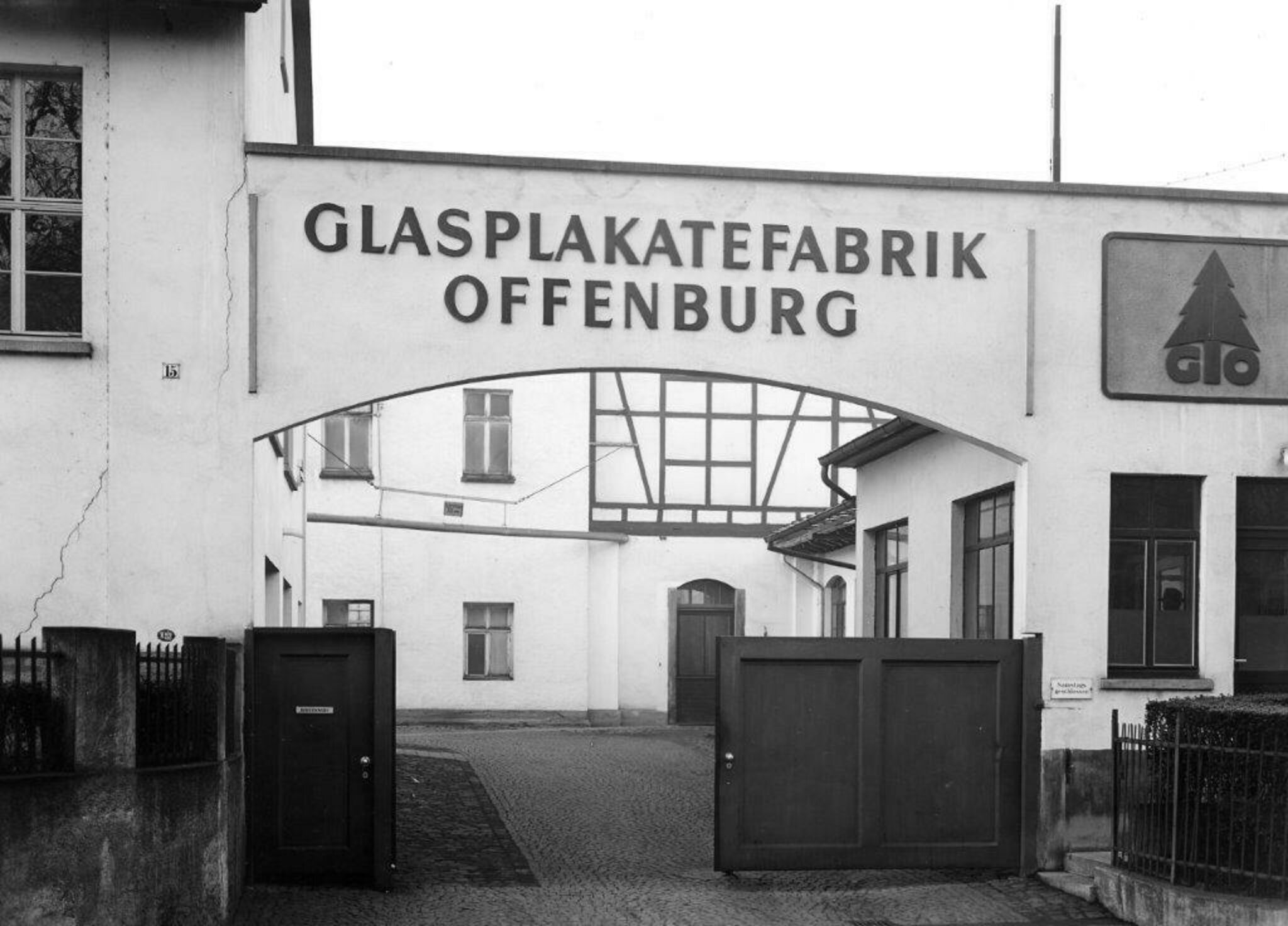 Museum im Ritterhaus Offenburg | Kulturpause – Glasplakate, Werbung für Luxusgüter